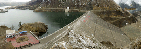The asphalt concrete core wall rockfill dam